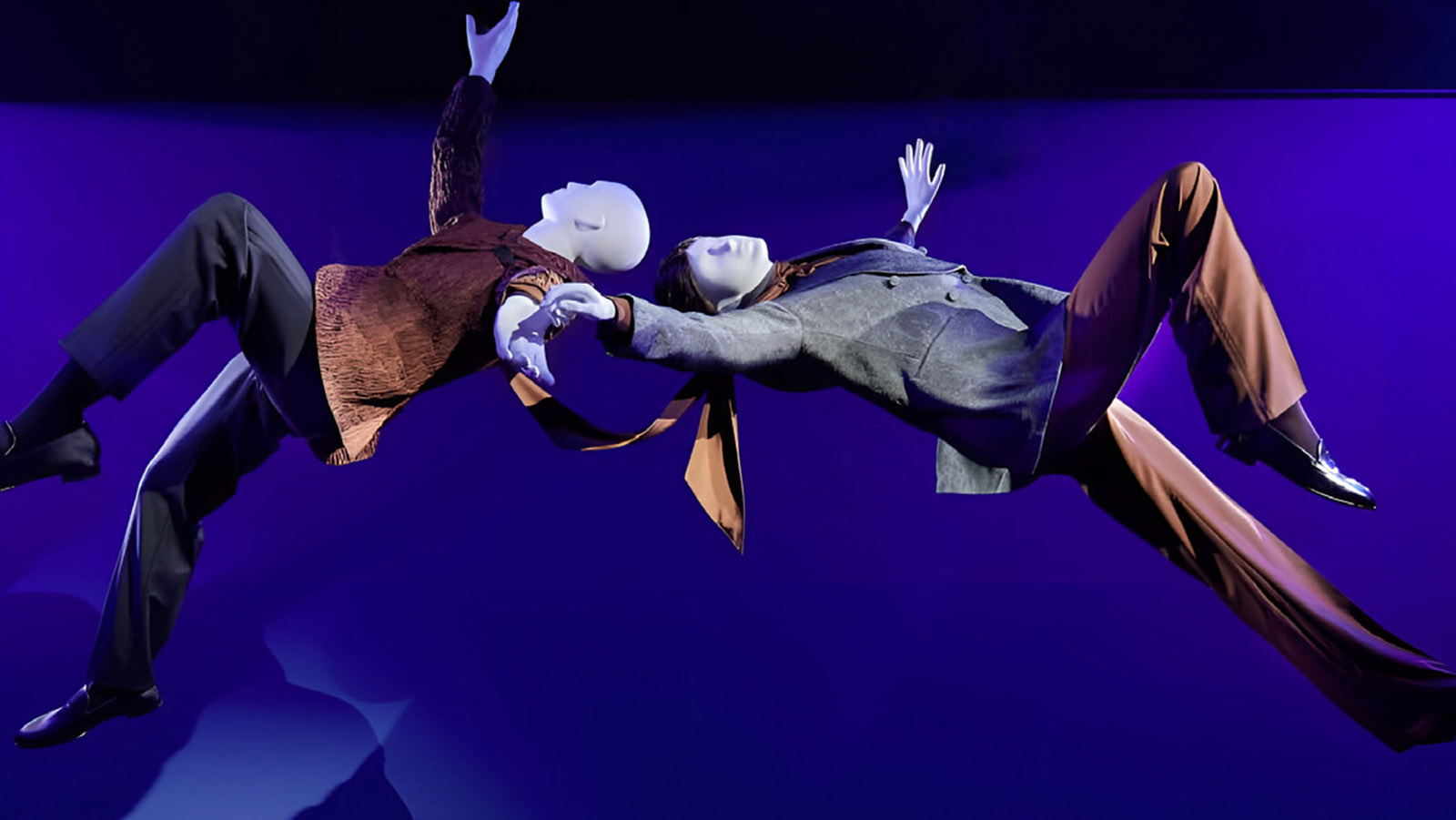 Custom Poses Designed for Your Brand Identity - La Rosa